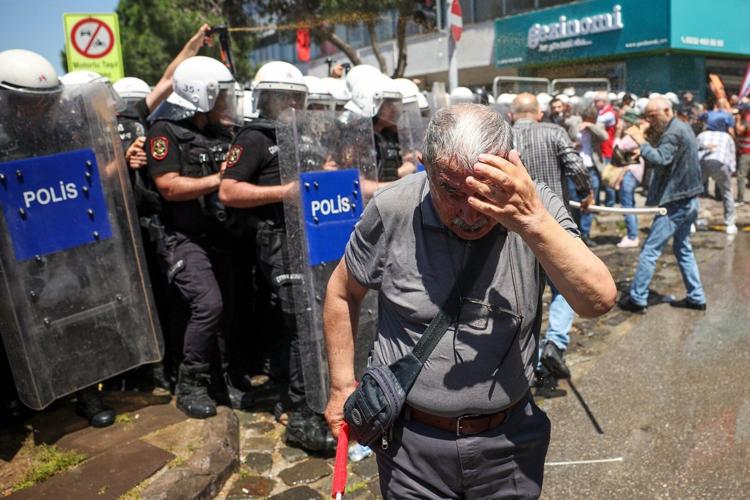Turkish riot police use water cannons ahead of deposed opposition ...