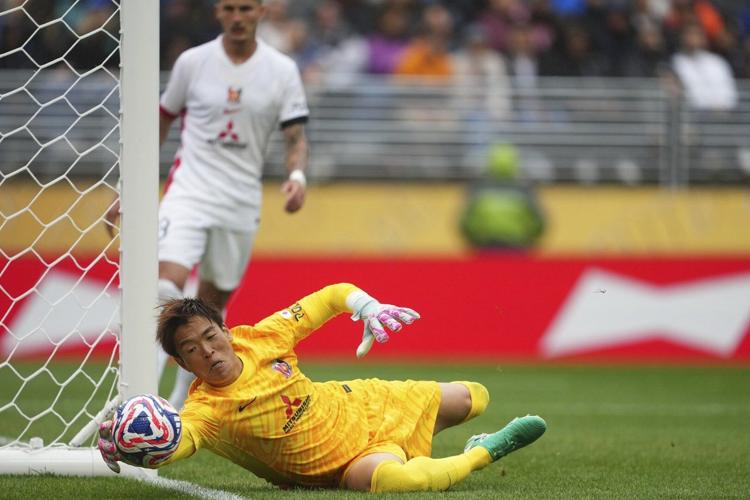 Inter Milan ends Urawa's Club World Cup hopes with a win on 2 late goals