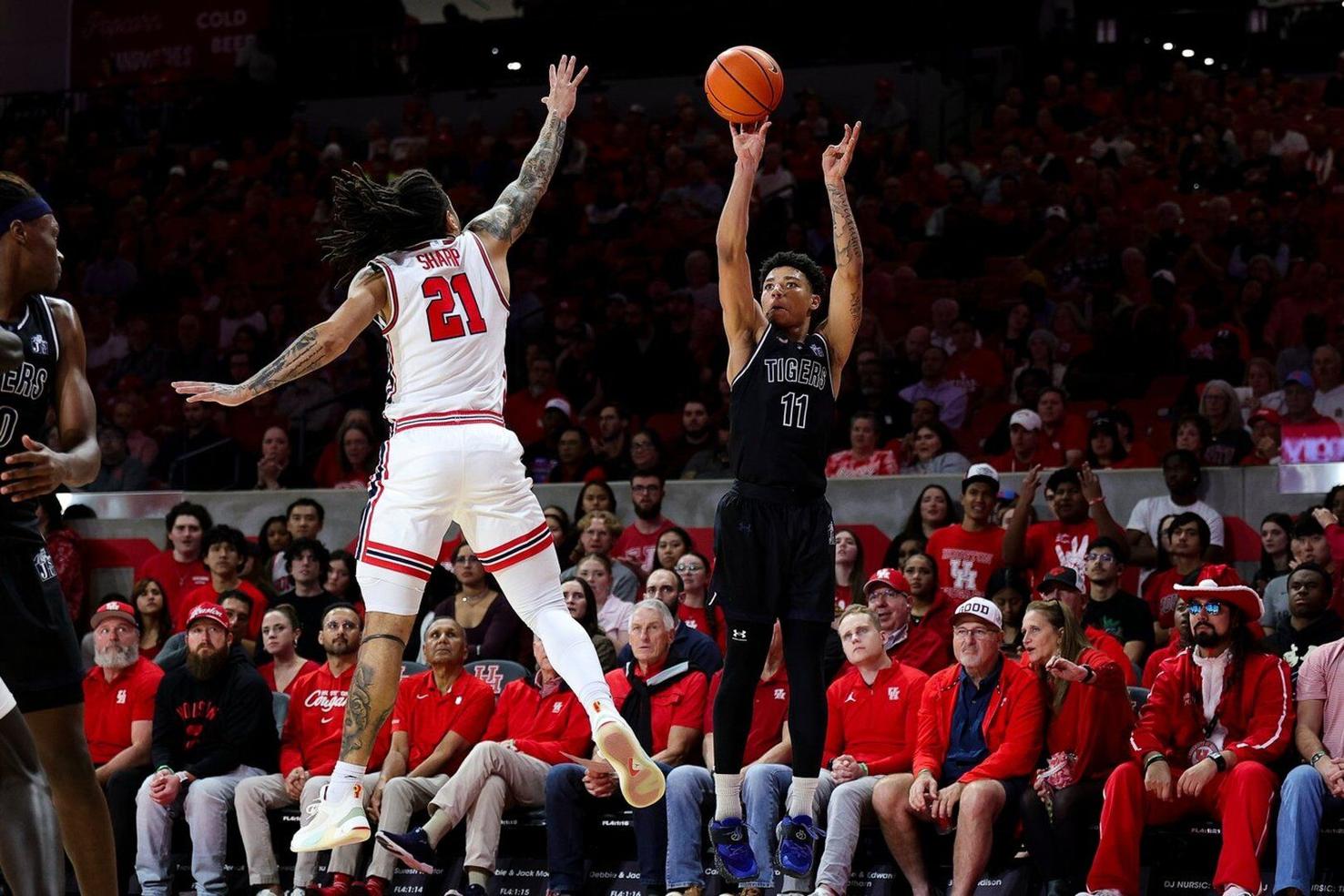 Emanuel Sharp scores 23, No. 7 Houston beats Jackson State 80-38