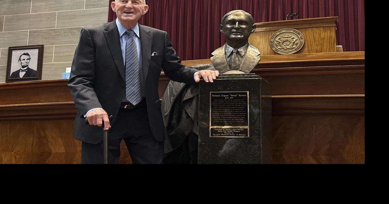 Longtime Missouri basketball coach Norm Stewart entered into the Hall ...