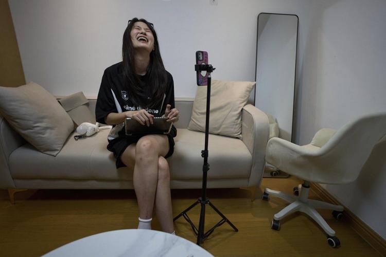 Chinese singles are looking for love in video chats - with thousands ...