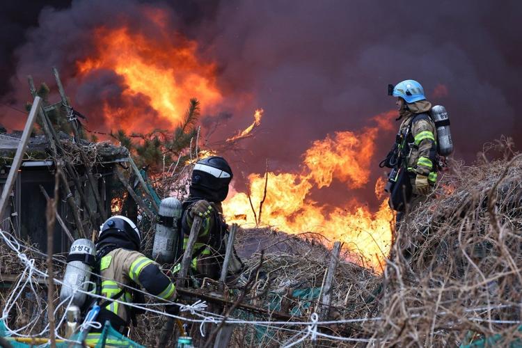 Fire breaks out in Seoul's last-remaining shanty town