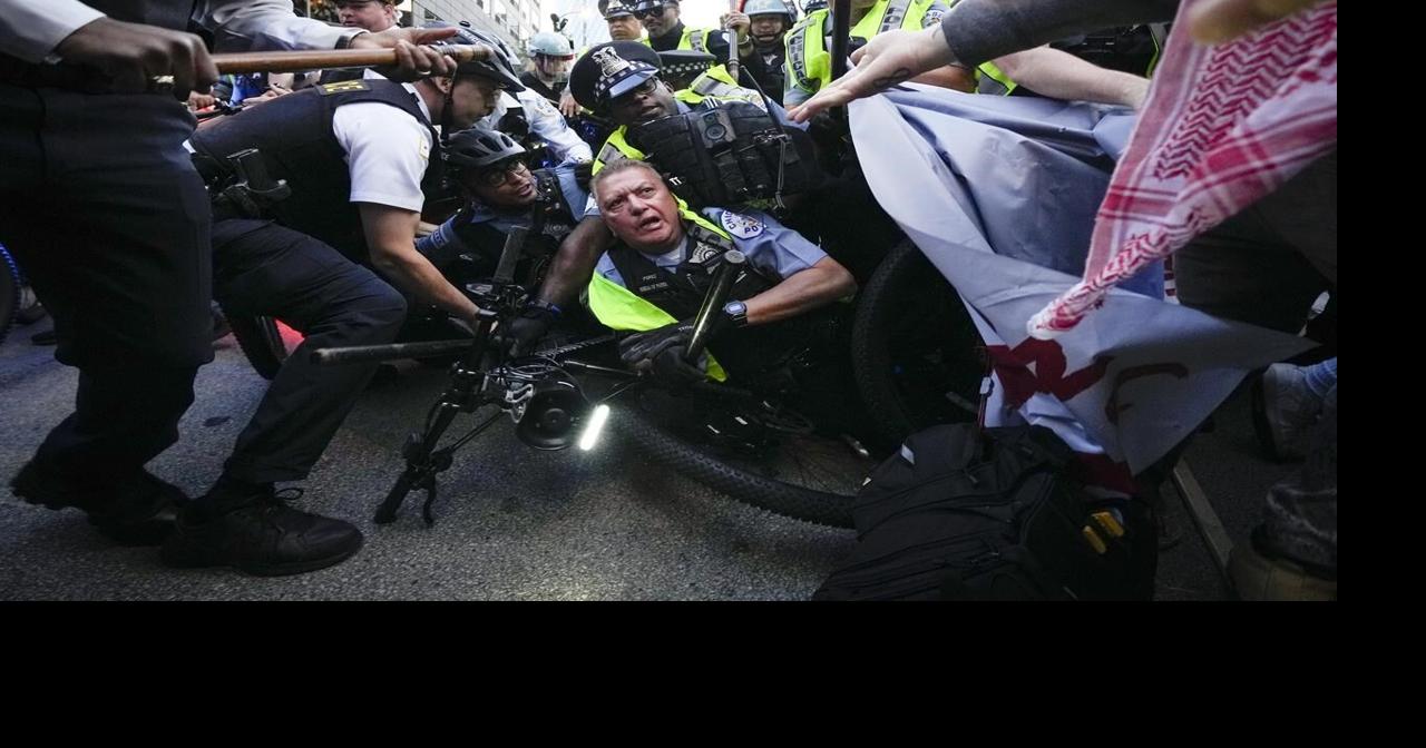 Crowds of pro-Palestinian protesters rally and march outside Democratic ...