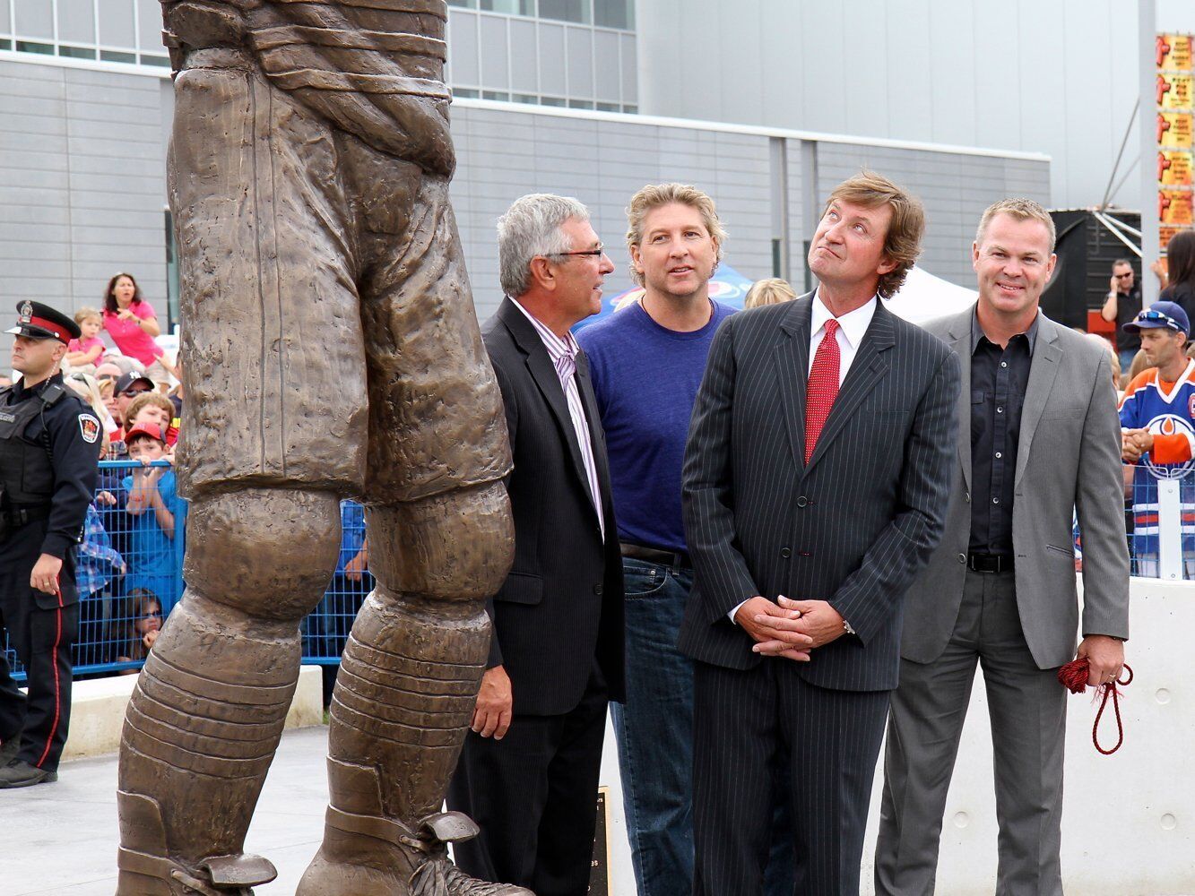 Local politicians respond to online Wayne Gretzky backlash