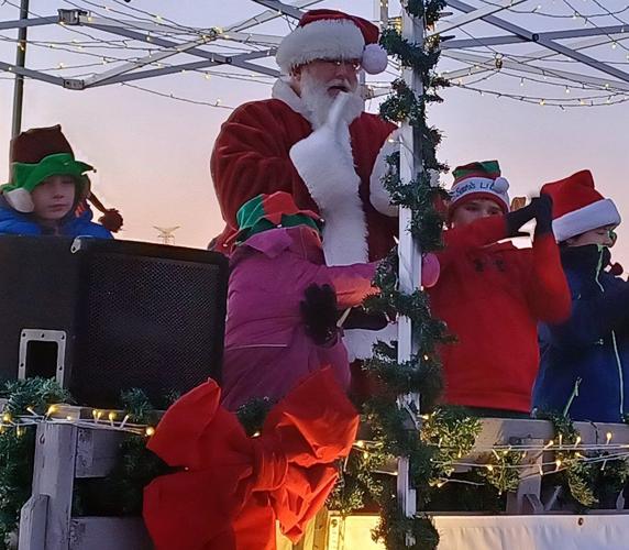 Ancaster’s Santa Claus event attracts hundreds of families