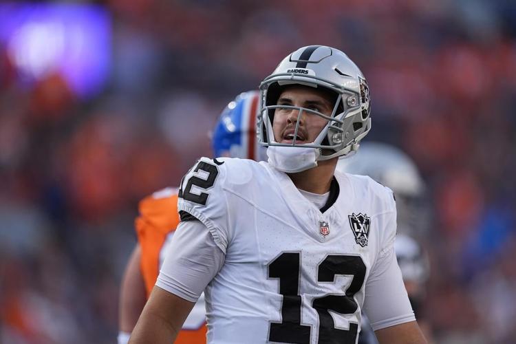Pierce not ready to name Raiders' starting QB as questions swirl