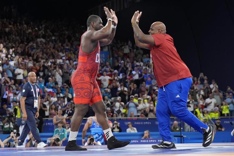 Cuban Greco-Roman wrestler Mijain Lopez wins record fifth straight gold ...