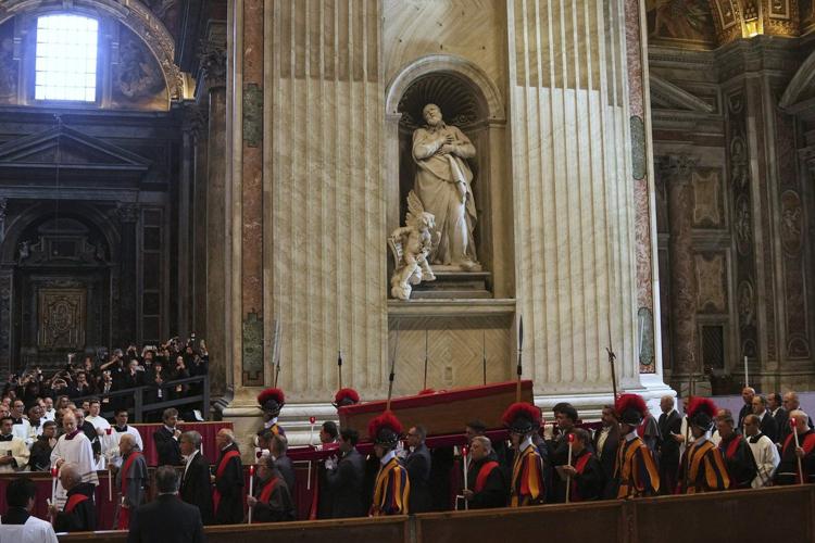 PHOTO COLLECTION: Vatican Pope Procession