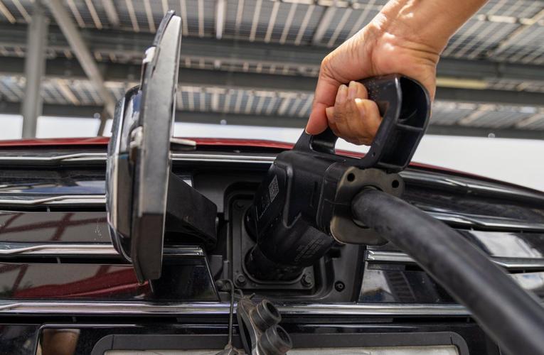 High oil prices drive a surge in Chinese electric vehicle sales, but ...