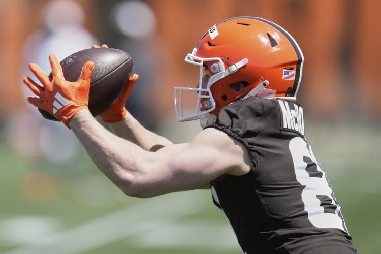 Shedeur Sanders takes the field for the first time as the Browns begin ...