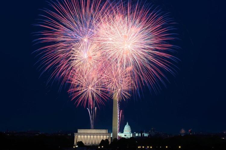 Photos of spectacular fireworks light up American skies on the Fourth ...