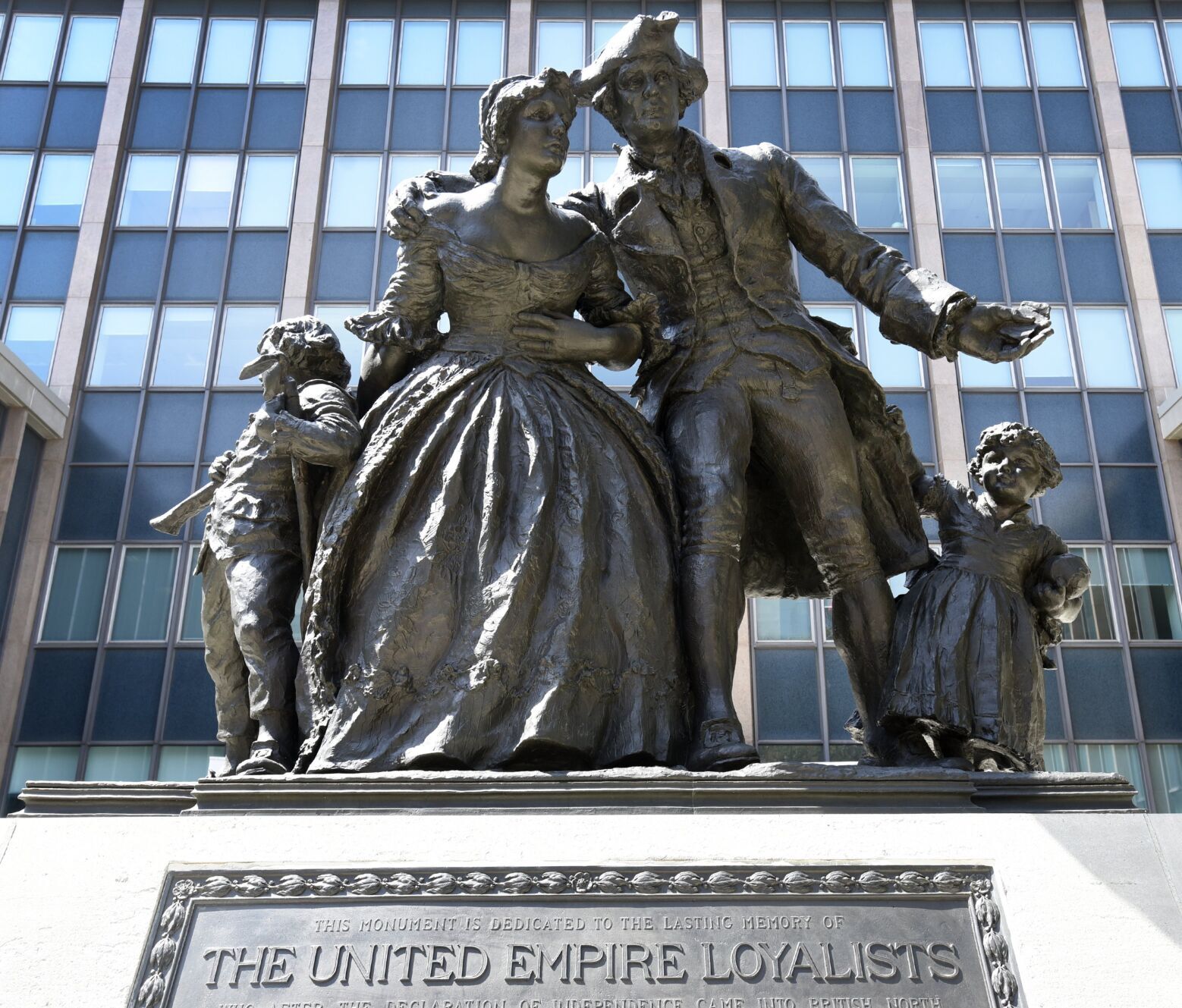Loyalist group backs Indigenous signs, disputes city process