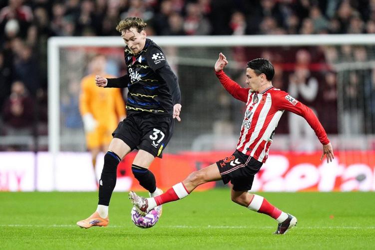 Sunderland moves into fourth place after home draw with Everton