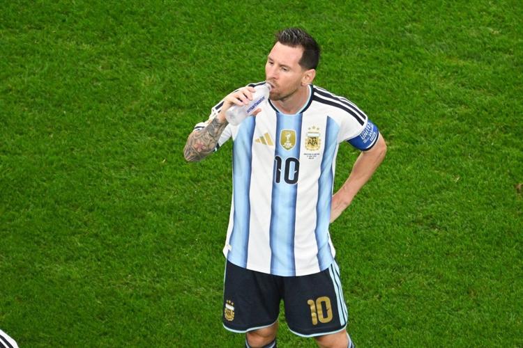 Infantino says FIFA will analyze using hydration breaks at future World ...