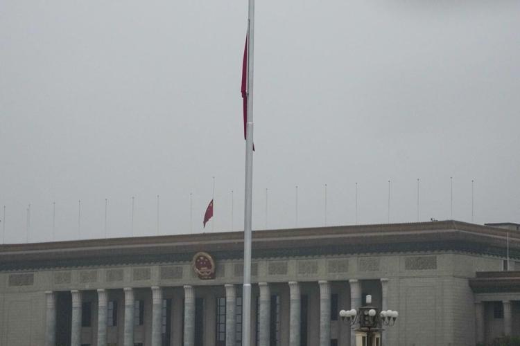 Chinese gather and lay flowers despite heavy security as former Premier ...