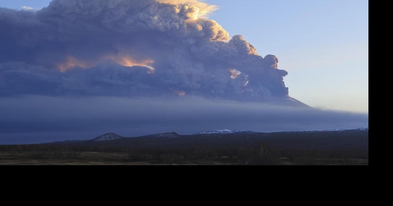 Eruption of Eurasia's tallest active volcano sends ash columns above a ...