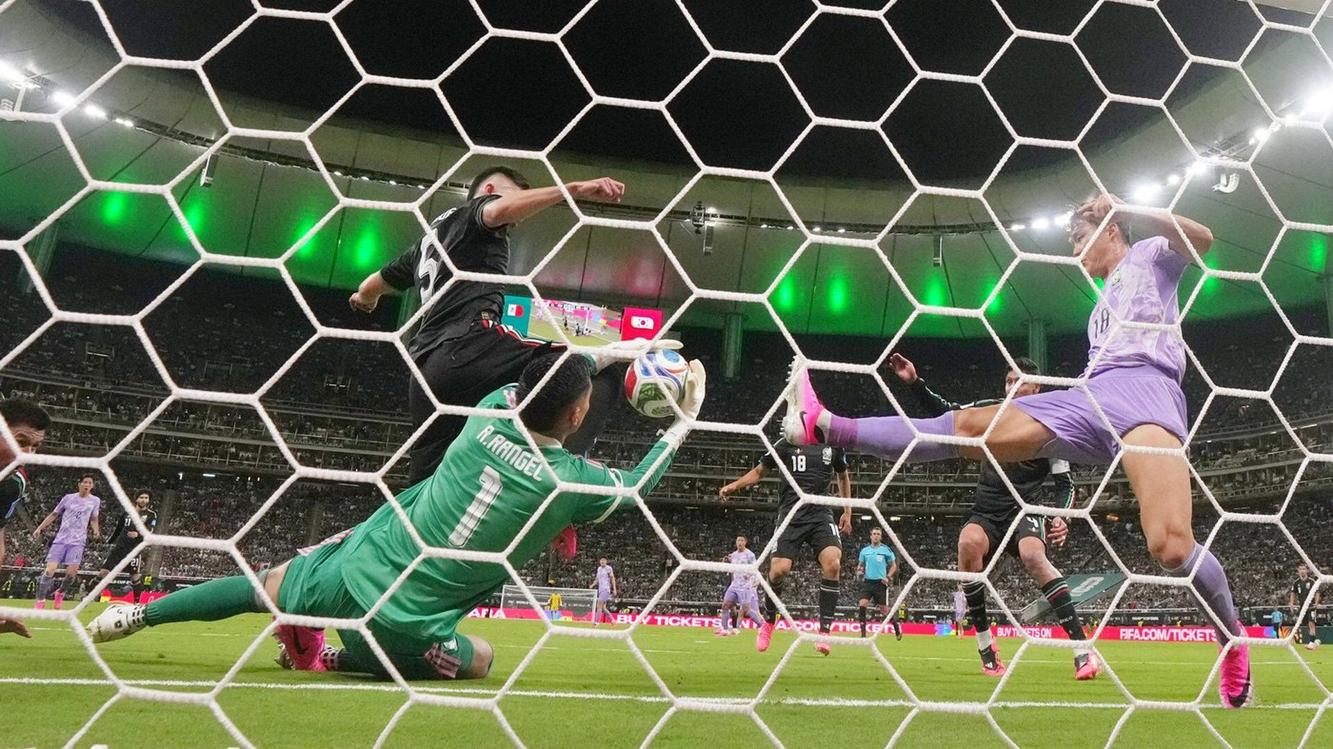 Mexico goalkeeper Raúl Rangel seizes the World Cup spotlight with two ...