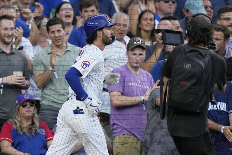 Cubs score 3 runs in 8th, top Giants 5-2