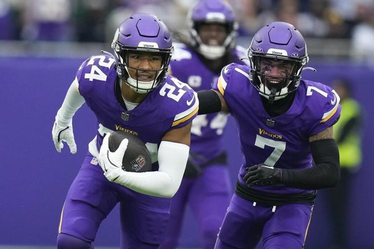 Vikings hold off Rodgers and the Jets for 23-17 win in London to ...