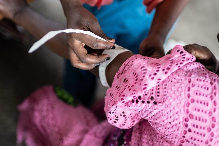 A free childbirth program ends in eastern Congo at the worst of times