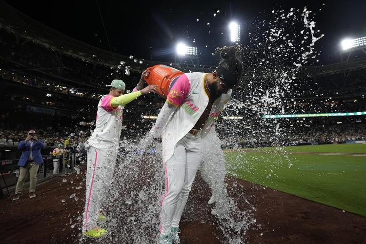 White Sox lose 118th game, waste 9th-inning comeback as Padres win 3-2 ...