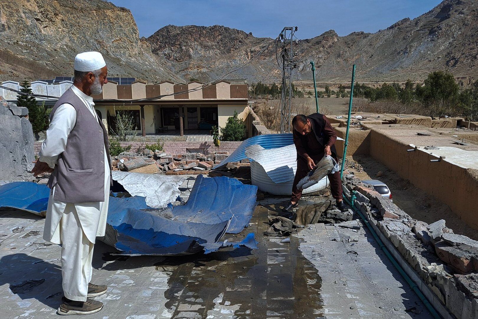 Pakistan and Afghanistan claim killing dozens of the other side's ...