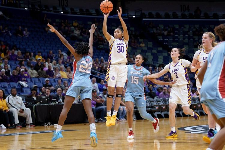Williams scores 19 to lead No. 5 LSU in 87-61 win against Kim Mulkey's ...
