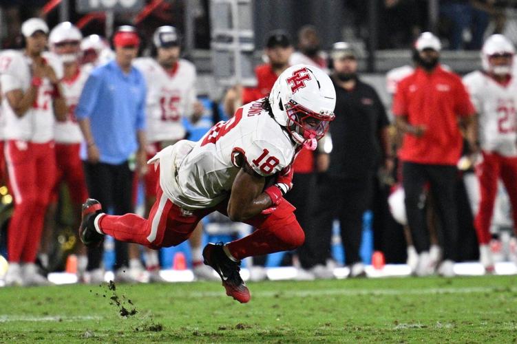 Houston's defense holds on to upend UCF 30-27 after late field goal by ...
