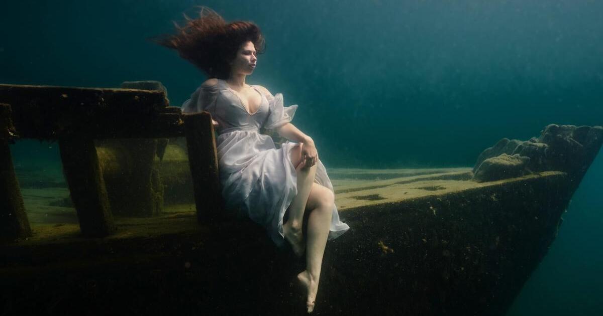 Guinness World Record for deepest underwater photo shoot