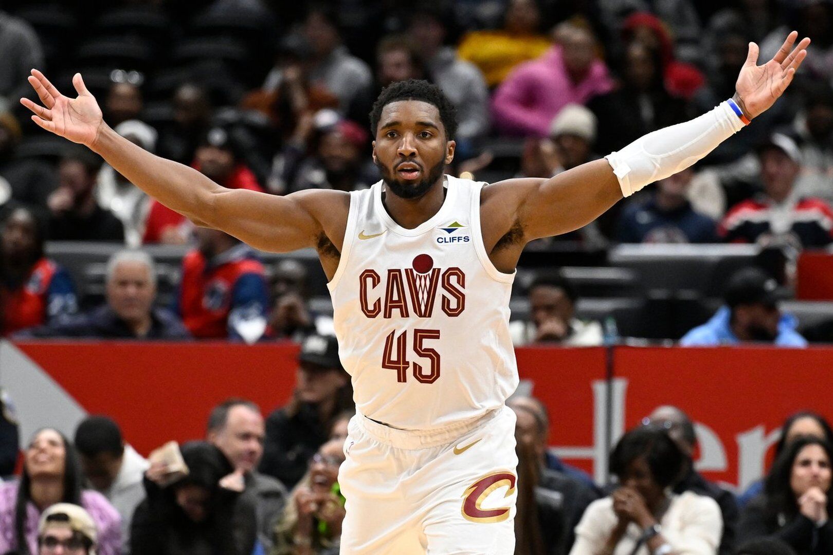 With 24 points, Donovan Mitchell produces the highest-scoring 4th ...