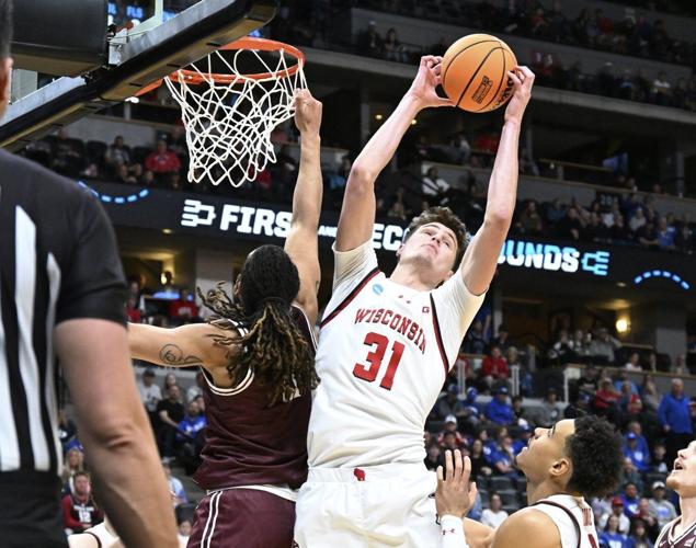 Wisconsin back in March Madness win column, 85-66 over Montana