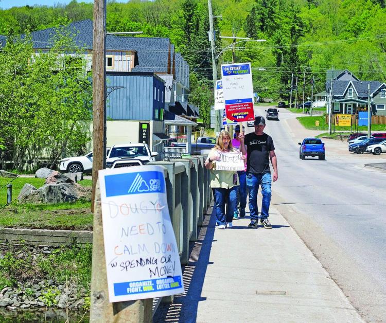 Haliburton front-line social workers hit picket line