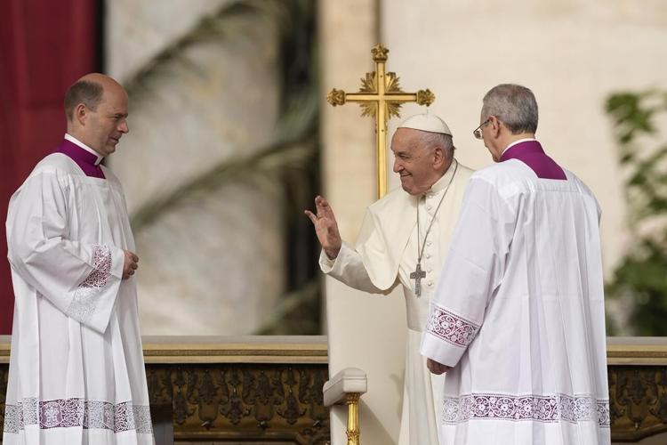 Pope overcomes health concerns to preside over Easter Mass and appeal ...