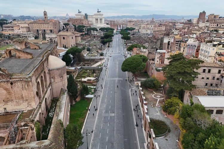 Photos offer stunning aerial views of Rome’s Colosseum and ancient Forum