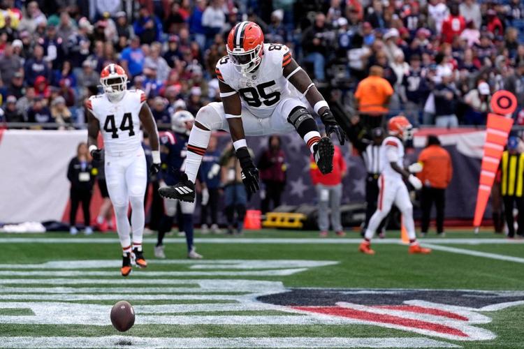 Browns go into bye week with myriad problems to solve on offense
