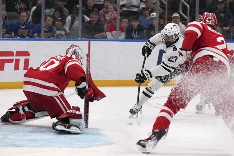 Western Michigan wins its 1st Frozen Four hockey title, beating Boston University 6-2