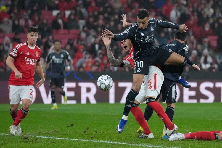Real Madrid refocuses on La Liga after stunning loss to Benfica