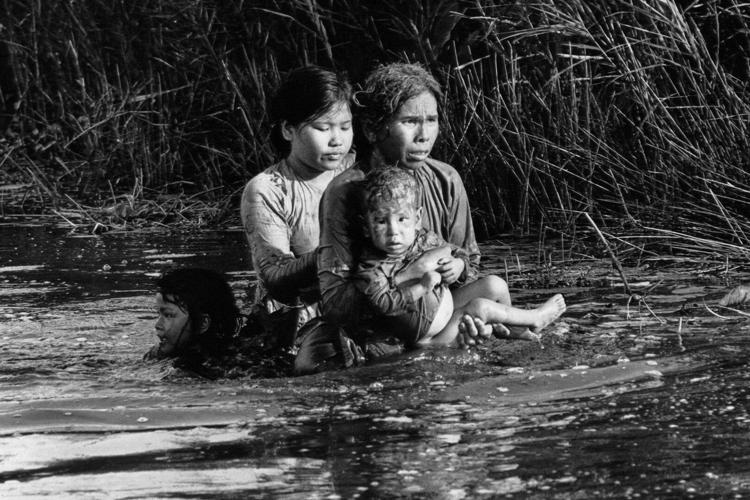 Dang Van Phuoc, AP combat photographer who lost an eye in the Vietnam ...