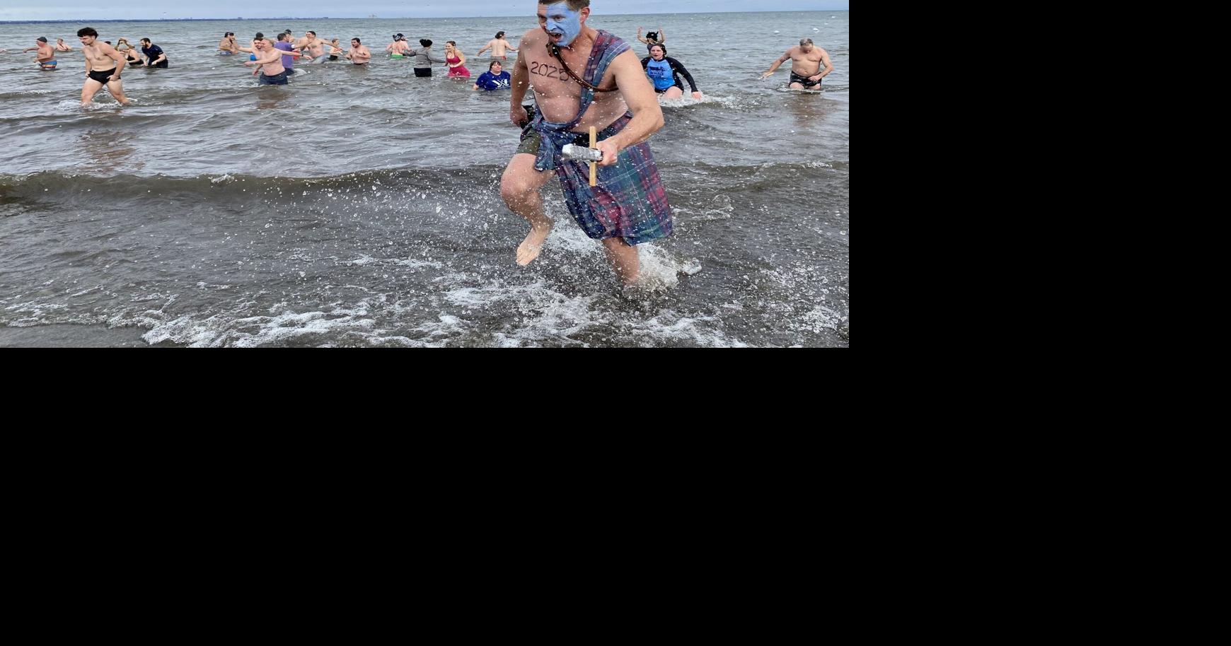 Hamilton polar dippers make a splash on New Year’s Day