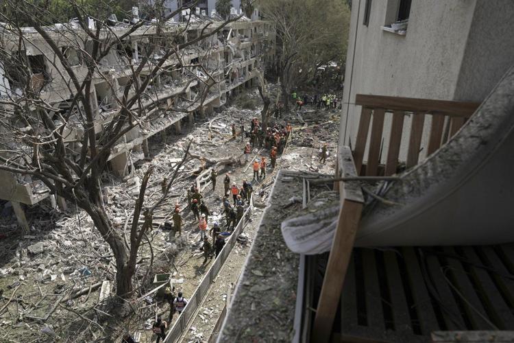 Photos show damage in Haifa and Tel Aviv in the latest Iranian missile ...