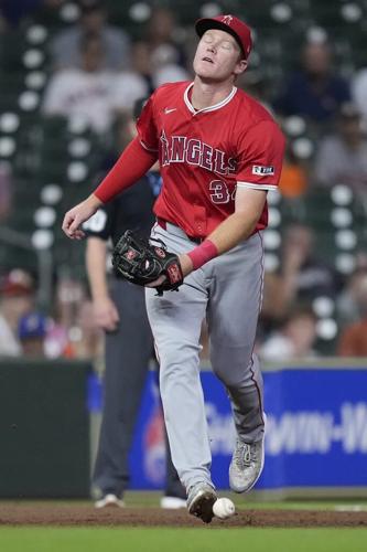 Jon Singleton's two-run double in eighth lifts Astros to 3-1 win over Angels