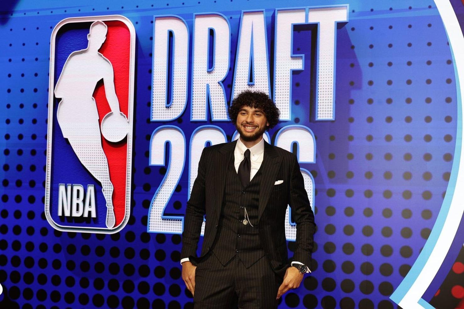 Toronto Raptors select forward Allen Graves 19th overall in NBA Draft
