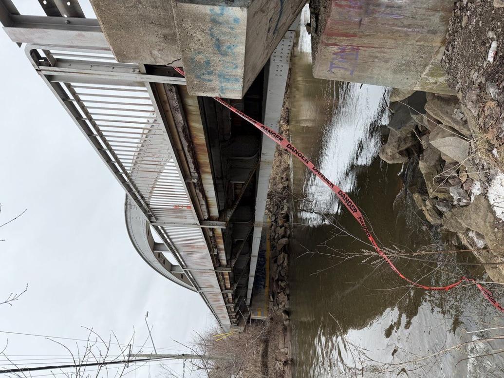 No new timeline from province after bridge closed for structural issues