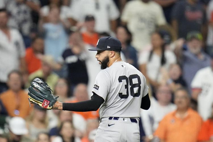Astros walk their way to 8-7 comeback win over Yankees