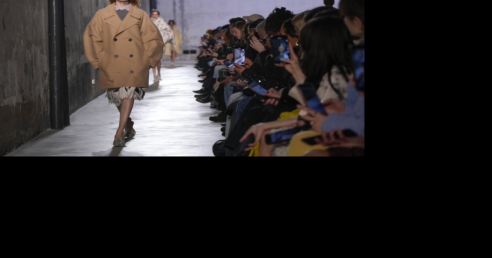 N21 brings back wardrobe staples with feathery details and statement bows