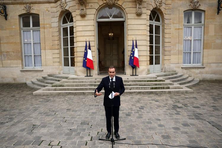 France's government collapses again: What could happen next?