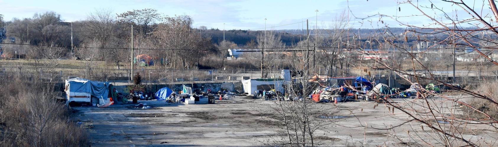 Homeless’ RVs must go, but contractor can’t tow them: city