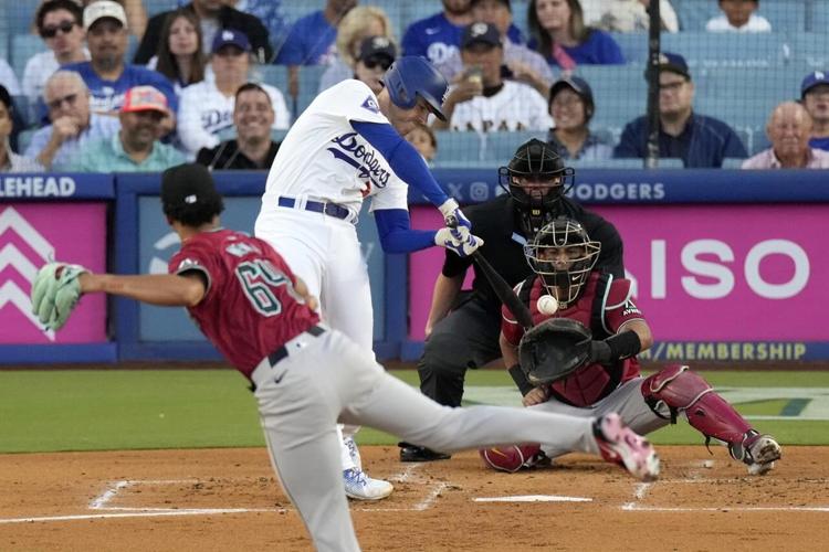 Christian Walker hits 16th and 17th career homers at Dodger Stadium ...