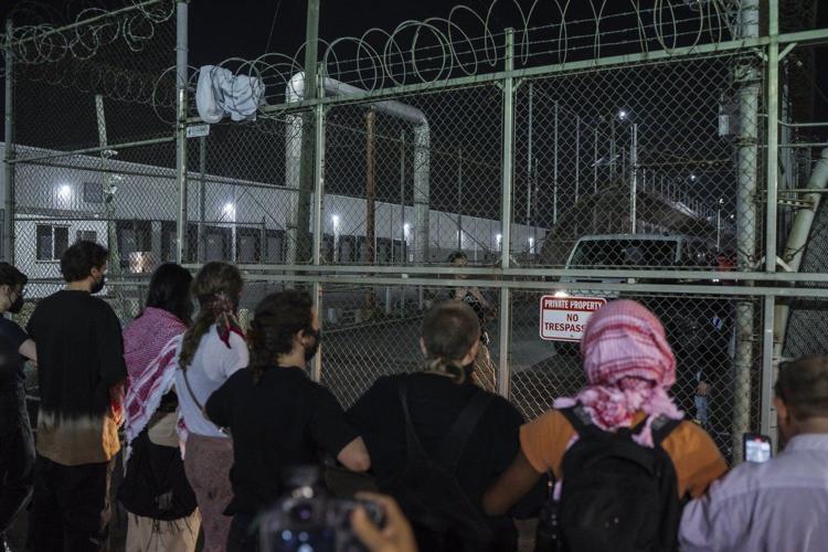 4 detainees have escaped from an immigration detention center in Newark ...