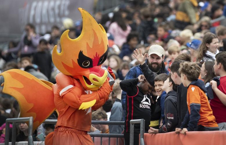 15,000 students cheer undefeated Hamilton Forge